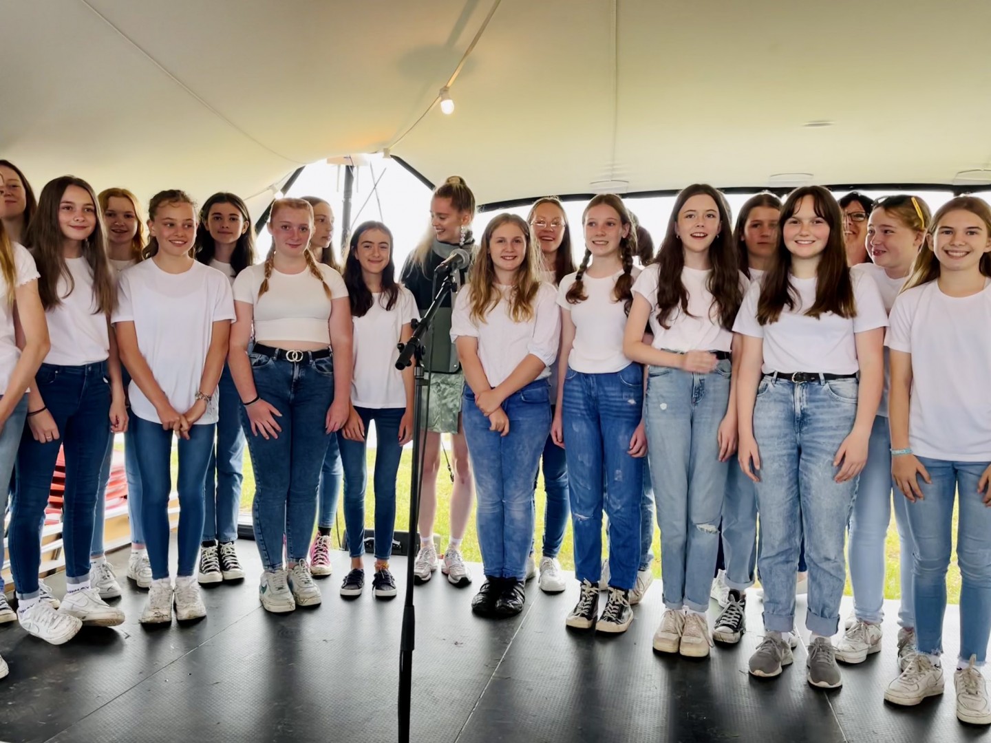 FY_UOiDXoAI9dQQ - Literature Wales