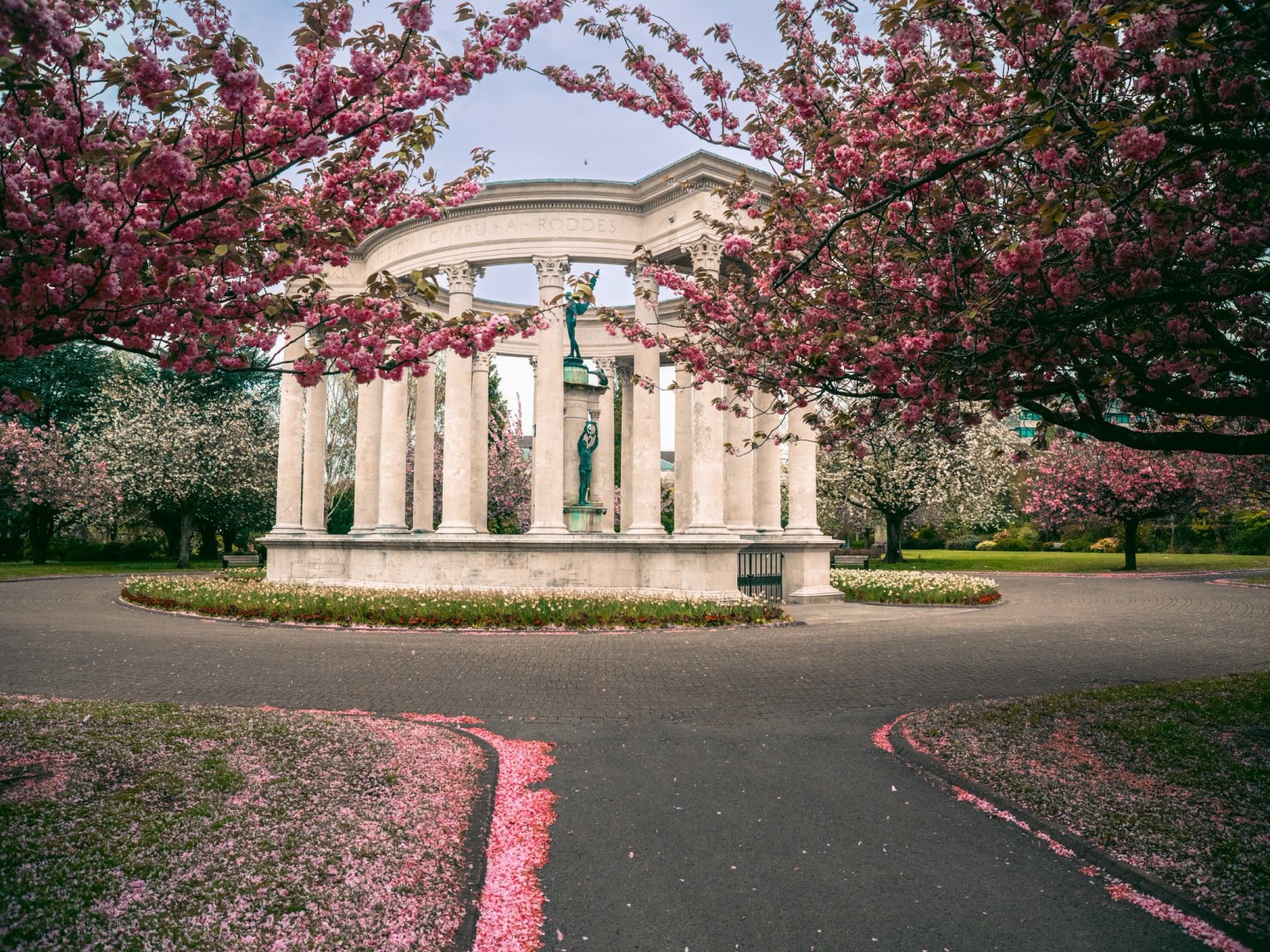 FQ9Wy7yWUAIM4Ln - Literature Wales